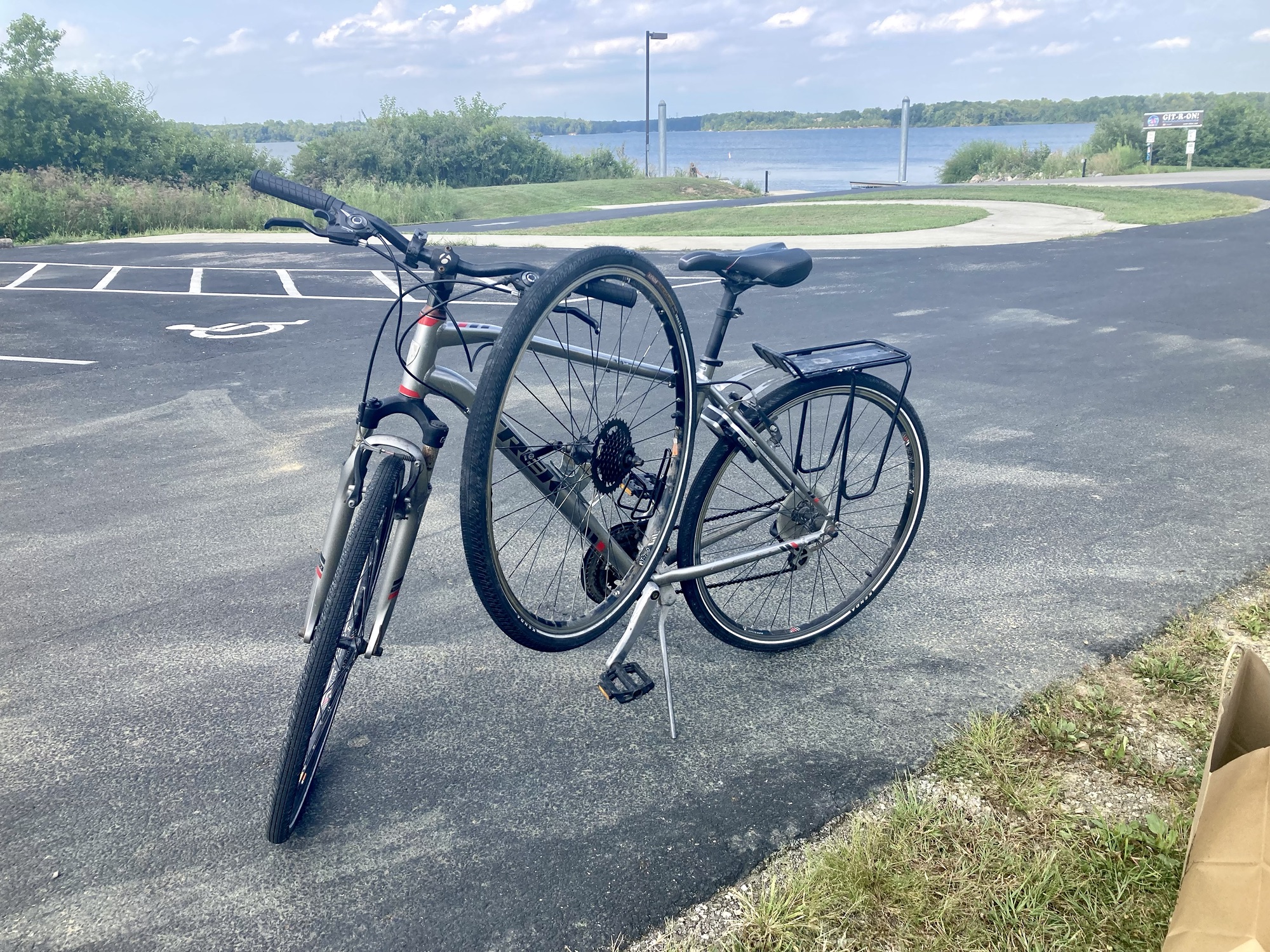 The Broken Spoke – Heart on the Wing